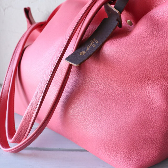 【期間限定】フニャ 軽量 ソフトシュリンク 肩がけ 本革 ハンドメイド875 | iichi 日々の暮らしを心地よくするハンドメイドやアンティークのマーケットプレイス