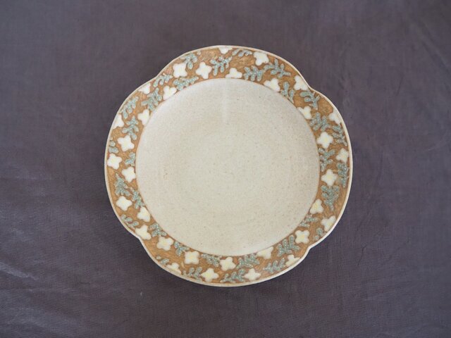 中皿 『Floral Pattern』 | iichi 日々の暮らしを心地よくするハンドメイドやアンティークのマーケットプレイス