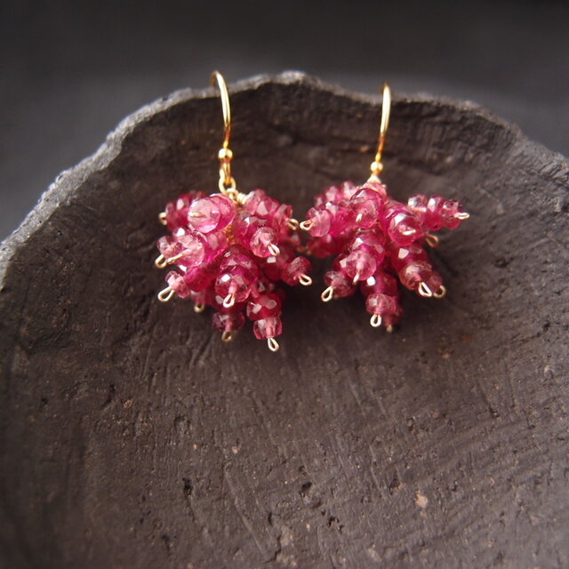 【K14gf・受注制作】Rubellite × Ruby Earrings／ルベライト×ルビー プチピアス | iichi 日々の暮らしを心地よくするハンドメイドやアンティークのマーケットプレイス