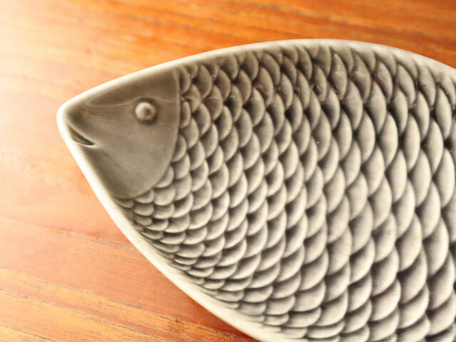 グスタフスベリ／フィッシュプレート 21cm 〈グレー〉 | iichi 日々の暮らしを心地よくするハンドメイドやアンティークのマーケットプレイス