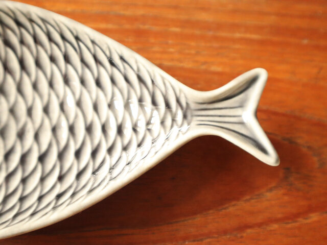 グスタフスベリ／フィッシュプレート 21cm 〈グレー〉 | iichi 日々の暮らしを心地よくするハンドメイドやアンティークのマーケットプレイス