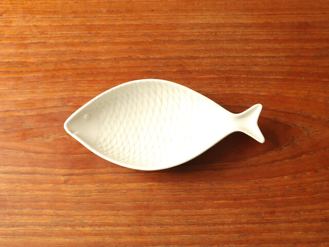 グスタフスベリ／フィッシュプレート 21cm 〈白〉 | iichi 日々の暮らしを心地よくするハンドメイドやアンティークのマーケットプレイス