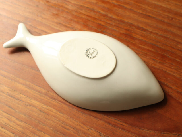 グスタフスベリ／フィッシュプレート 21cm 〈白〉 | iichi 日々の暮らしを心地よくするハンドメイドやアンティークのマーケットプレイス