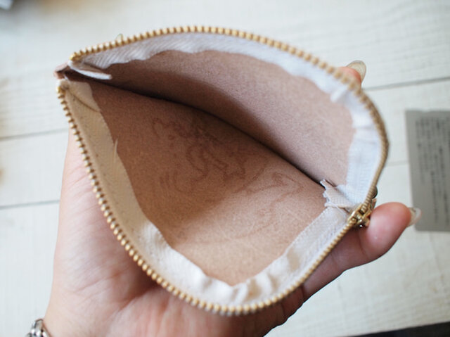 ヌメ革 キャメル 木彫り熊さん カード入ります No.18 | iichi 日々の暮らしを心地よくするハンドメイドやアンティークのマーケットプレイス