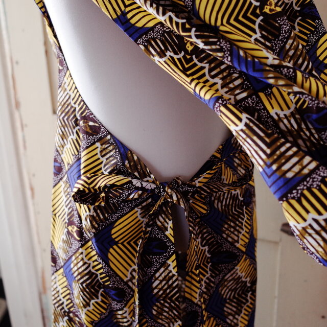 アフリカンプリント チュニックワンピース tiny swallows & 播州織 | iichi 日々の暮らしを心地よくするハンドメイドやアンティークのマーケットプレイス