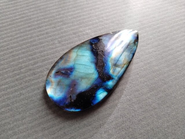 ラブラドライト 47x24mm ルース74 | iichi 日々の暮らしを心地よくするハンドメイドやアンティークのマーケットプレイス