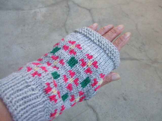 指先の出ているミトン | iichi 日々の暮らしを心地よくするハンドメイドやアンティークのマーケットプレイス