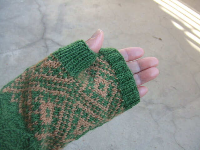 指先の出ているミトン 編み込み模様 | iichi 日々の暮らしを心地よくするハンドメイドやアンティークのマーケットプレイス