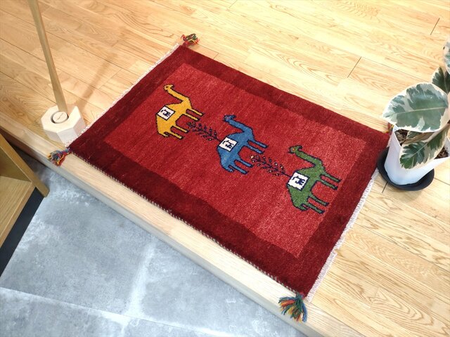 ペルシャ ギャッベ 玄関マット 88×60cm 茜色 ラクダ | iichi 日々の暮らしを心地よくするハンドメイドやアンティークのマーケットプレイス