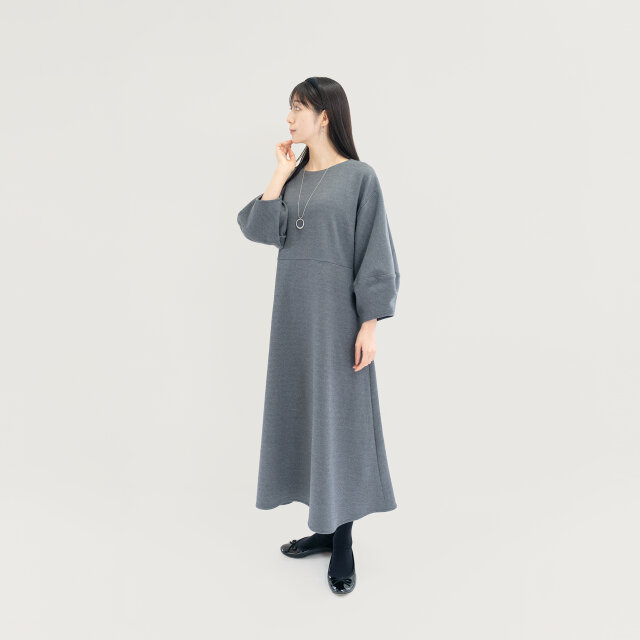 +3℃発熱 楽なのにきちんと見える 上質なワンピース フォーマルOK グレー SONIA | iichi 日々の暮らしを心地よくするハンドメイドやアンティークのマーケットプレイス