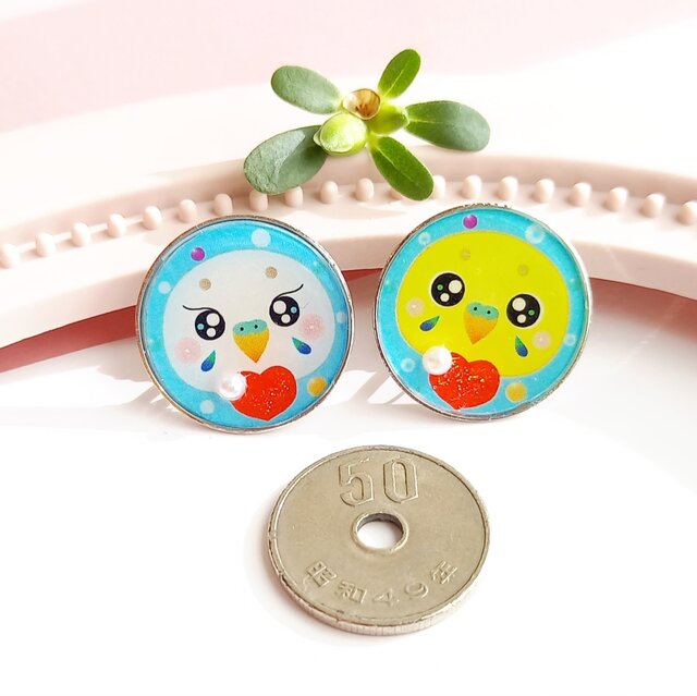 セキセイインコ ピンズブローチ(21mm)ピンク/ブルー | iichi 日々の暮らしを心地よくするハンドメイドやアンティークのマーケットプレイス