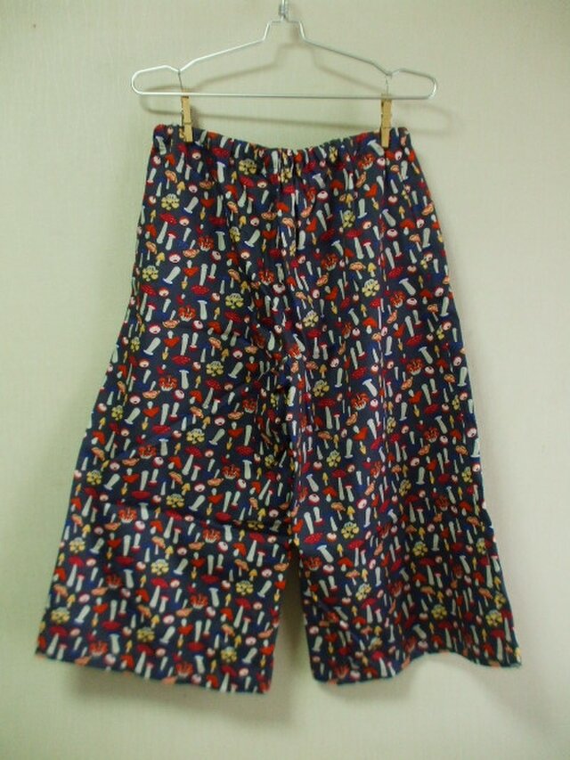 グレー地×きのこ柄プリント ガウチョパンツ両脇ポケット付き 綿100％ M～LLサイズ | iichi 日々の暮らしを心地よくするハンドメイドやアンティークのマーケットプレイス