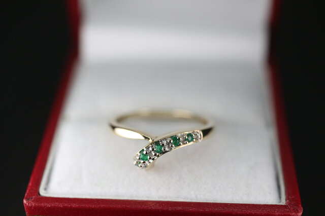 英国 ビンテージ イギリス ゴールド 指輪 リング 天然 エメラルド ベリル ビンテージ 純金率 375 宝石 J104 | iichi 日々の暮らしを心地よくするハンドメイドやアンティークの ...