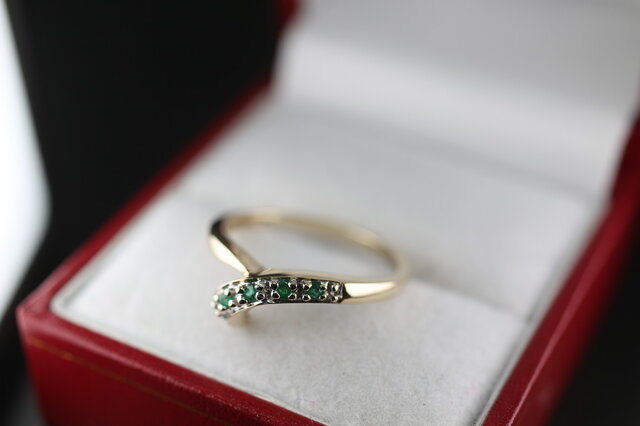 英国 ビンテージ イギリス ゴールド 指輪 リング 天然 エメラルド ベリル ビンテージ 純金率 375 宝石 J104 | iichi 日々の暮らしを心地よくするハンドメイドやアンティークの ...