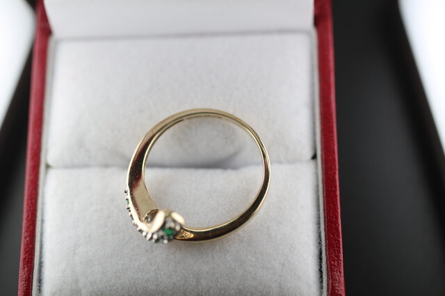 英国 ビンテージ イギリス ゴールド 指輪 リング 天然 エメラルド ベリル ビンテージ 純金率 375 宝石 J104 | iichi 日々の暮らしを心地よくするハンドメイドやアンティークの ...