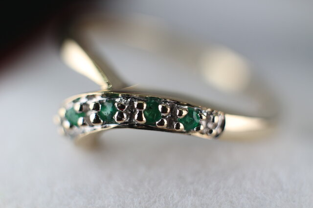 英国 ビンテージ イギリス ゴールド 指輪 リング 天然 エメラルド ベリル ビンテージ 純金率 375 宝石 J104 | iichi 日々の暮らしを心地よくするハンドメイドやアンティークの ...