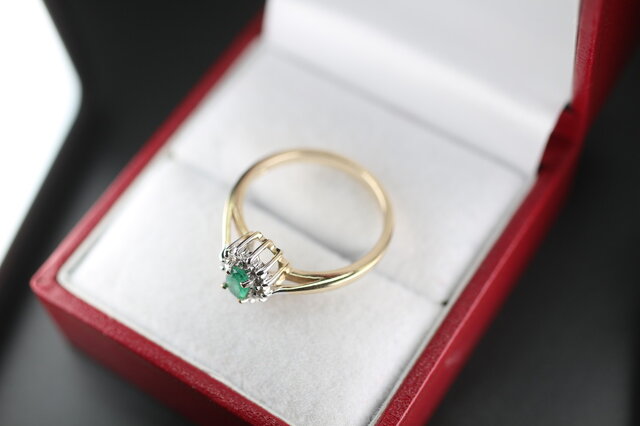 英国 2002年 イギリス ゴールド 指輪 リング 天然 エメラルド ビンテージ 純金率 375 宝石 鑑定書 J102 | iichi 日々の暮らしを心地よくするハンドメイドやアンティークの ...