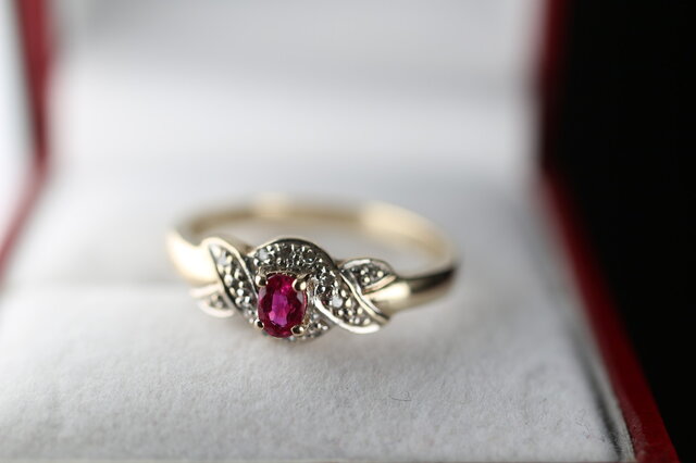 絶品 英国 ビンテージ イギリス ゴールド 指輪 リング 天然 ルビー ダイアモンド 純金率 375 鑑定書 J111 | iichi 日々の暮らしを心地よくするハンドメイドやアンティークの ...