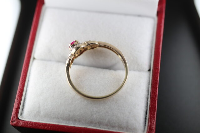 絶品 英国 ビンテージ イギリス ゴールド 指輪 リング 天然 ルビー ダイアモンド 純金率 375 鑑定書 J111 | iichi 日々の暮らしを心地よくするハンドメイドやアンティークの ...