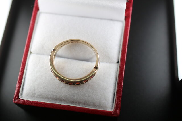 絶品 英国 1978年 ビンテージ イギリス ゴールド 指輪 リング 天然 ガーネット 純金率 375 鑑定書 J112 | iichi 日々の暮らしを心地よくするハンドメイドやアンティークの ...