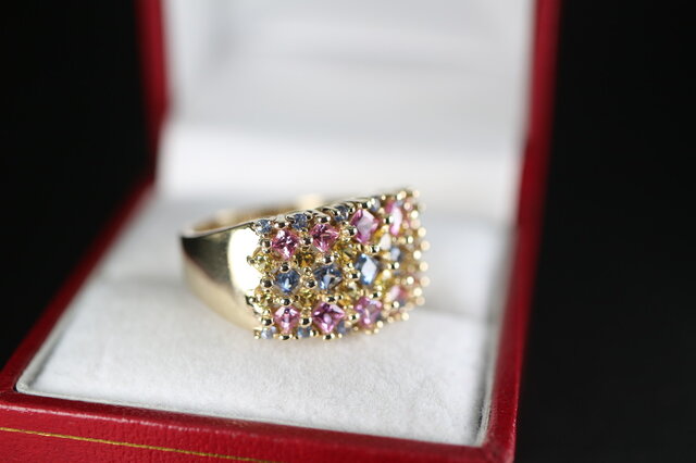 英国 ビンテージ イギリス ゴールド 指輪 リング 天然 サファイア ピンク ブルー イエロー 375 鑑定書 J113 | iichi 日々の暮らしを心地よくするハンドメイドやアンティークの ...