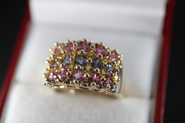 英国 ビンテージ イギリス ゴールド 指輪 リング 天然 サファイア ピンク ブルー イエロー 375 鑑定書 J113 | iichi 日々の暮らしを心地よくするハンドメイドやアンティークの ...