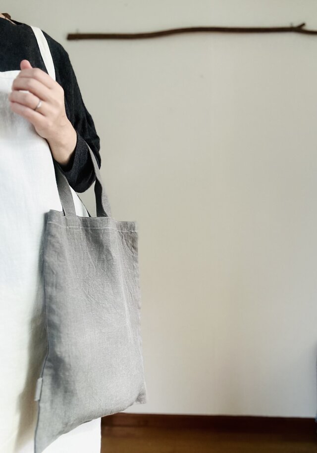 手提げbag グレー | iichi 日々の暮らしを心地よくするハンドメイドやアンティークのマーケットプレイス
