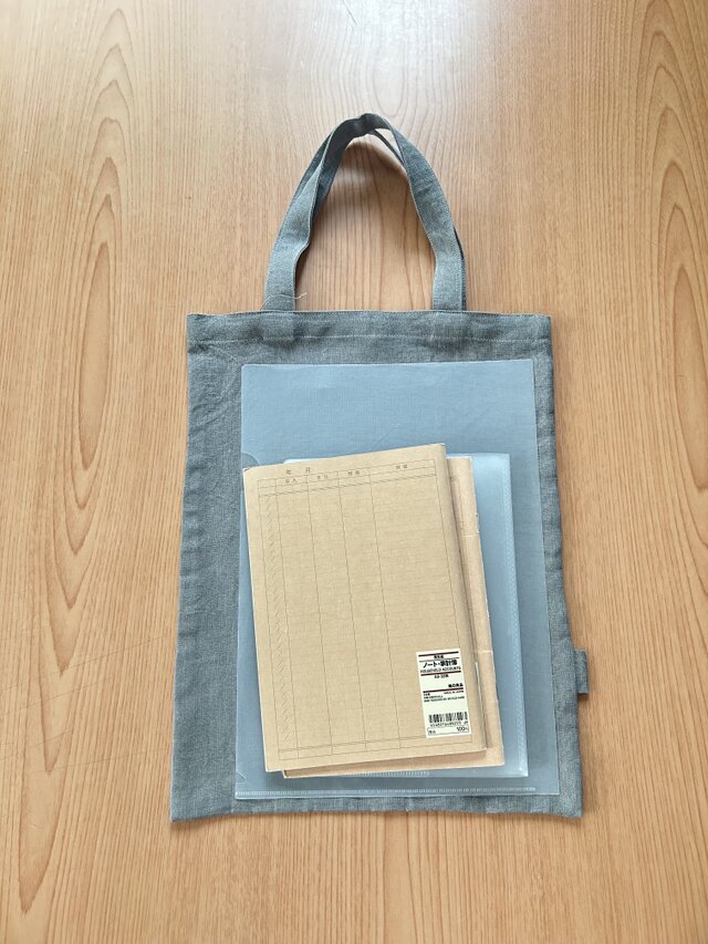 手提げbag グレー | iichi 日々の暮らしを心地よくするハンドメイドやアンティークのマーケットプレイス