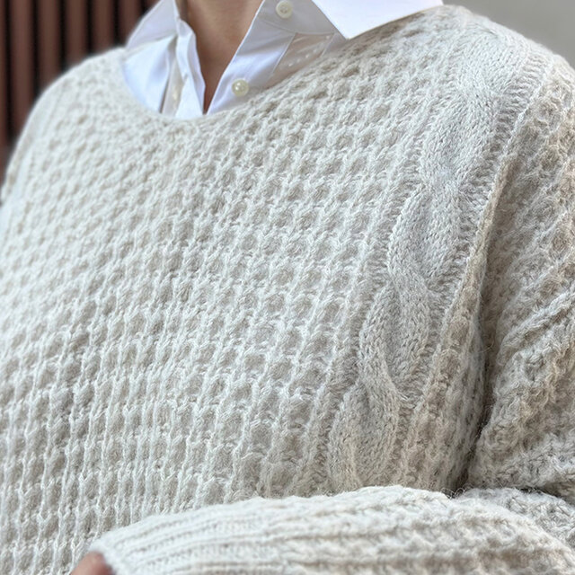 【新作】大人カジュアルVネックゆったりふわふわニットセーター（アイボリー）23022AI | iichi 日々の暮らしを心地よくするハンドメイドやアンティークのマーケットプレイス