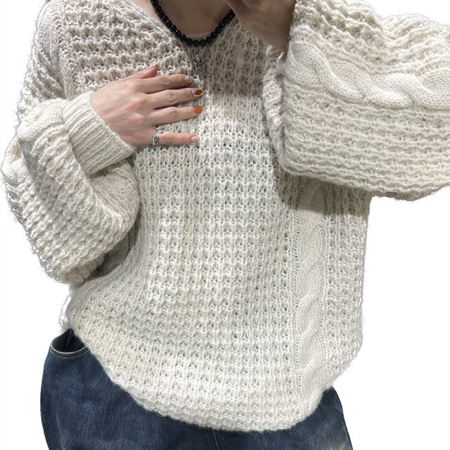 【新作】大人カジュアルVネックゆったりふわふわニットセーター（アイボリー）23022AI | iichi 日々の暮らしを心地よくするハンドメイドやアンティークのマーケットプレイス