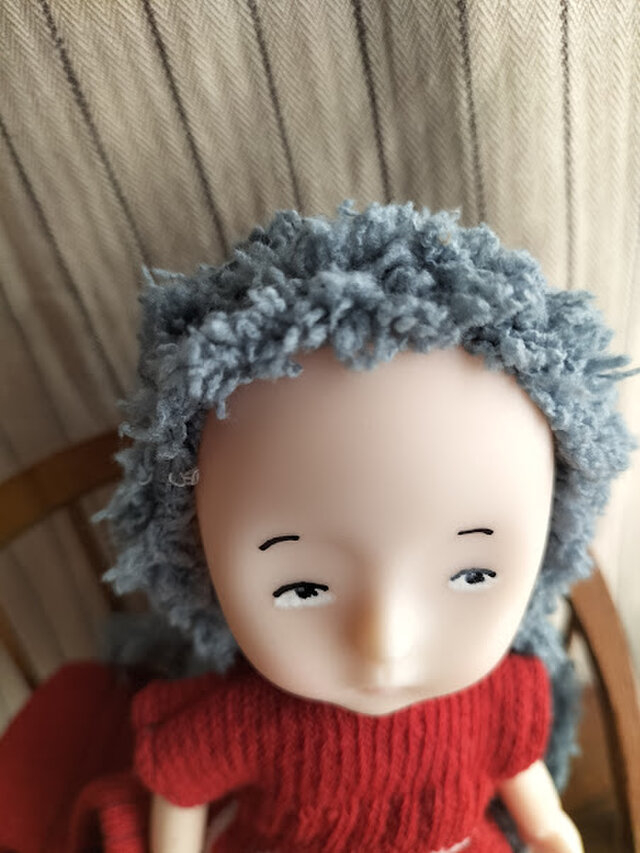 背丈15cm セリアドールと服 A えんじ色ドレス | iichi 日々の暮らしを心地よくするハンドメイドやアンティークのマーケットプレイス