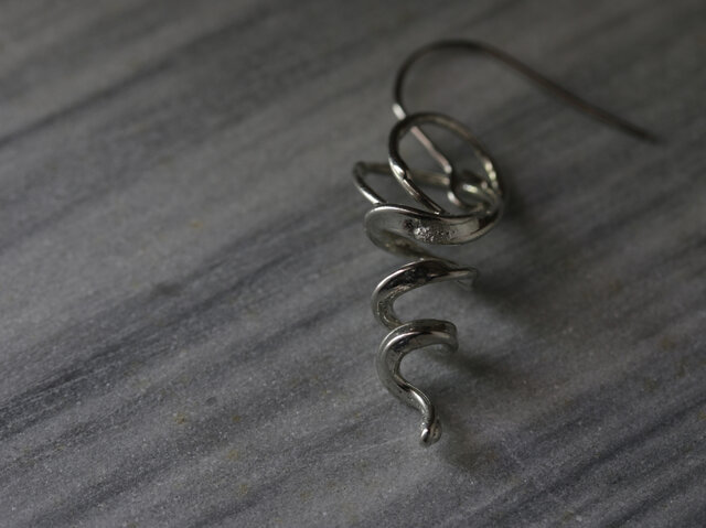 TOLOLY 錫のピアス Fb | iichi 日々の暮らしを心地よくするハンドメイドやアンティークのマーケットプレイス