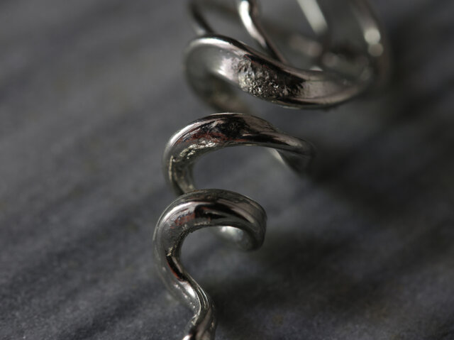 TOLOLY 錫のピアス Fb | iichi 日々の暮らしを心地よくするハンドメイドやアンティークのマーケットプレイス