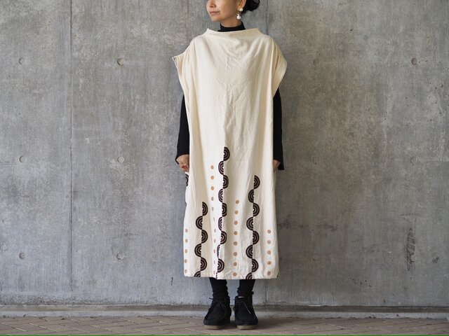 ブロックプリント/ハーフネック、スリット入りワンピース | iichi 日々の暮らしを心地よくするハンドメイドやアンティークのマーケットプレイス