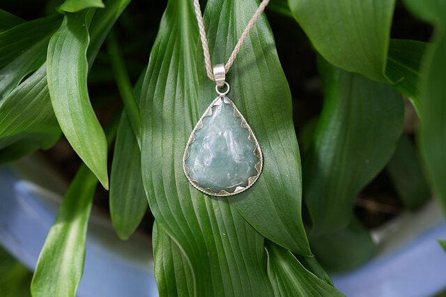 大粒★シルバー★ミャンマー翡翠★マクラメネックレス1291 | iichi 日々の暮らしを心地よくするハンドメイドやアンティークのマーケットプレイス