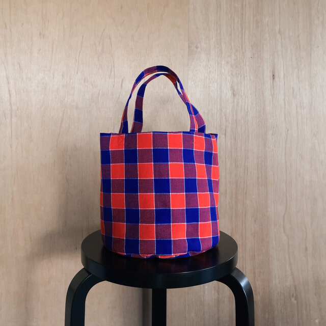 マサイファブリック バケットバッグ Massai Blanket Red & Blue | iichi 日々の暮らしを心地よくするハンドメイドやアンティークのマーケットプレイス