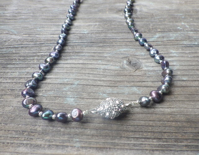 Flesh Pearl Necklace 淡水パールのネックレス ☆ビッグマグネットクラスプ☆黒蝶真珠 バロックパール | iichi 日々の ...