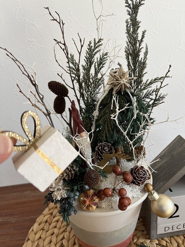 2023 Christmas Wonder holiday / ワンダーホリデー ML（サンタ×ツリー×プレゼント） | iichi 日々の暮らしを心地よくするハンドメイドやアンティークの ...