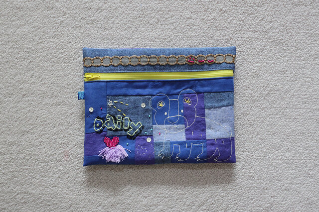 ぺたんこファスナーポーチbear再販−2 | iichi 日々の暮らしを心地よくするハンドメイドやアンティークのマーケットプレイス