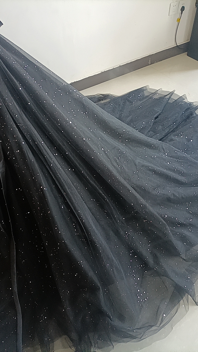 高品質！パーティードレス 黒 キラキラチュール ベアトップ トレーン 拳式/前撮り | iichi 日々の暮らしを心地よくするハンドメイドやアンティークのマーケットプレイス