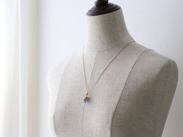 ブルーカルセドニーペンダントトップ【K18】 | iichi 日々の暮らしを心地よくするハンドメイドやアンティークのマーケットプレイス