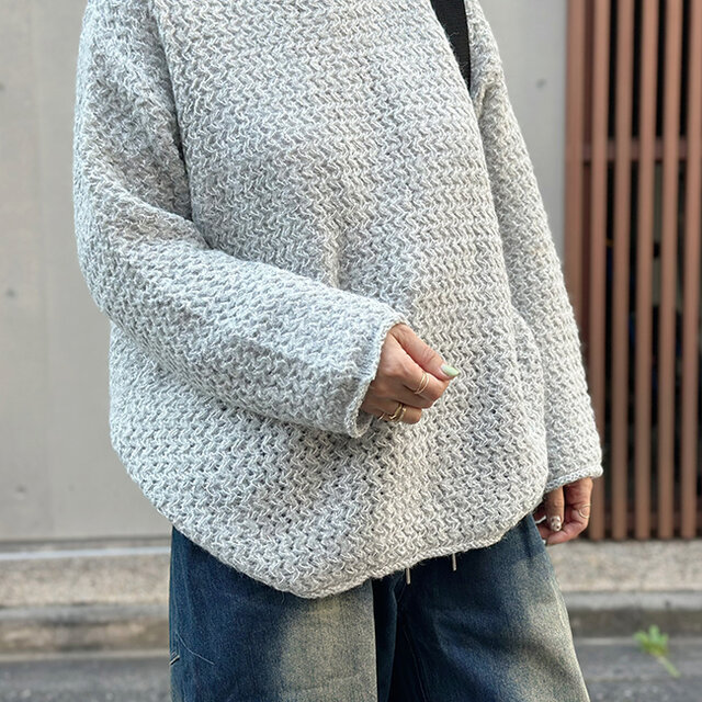 【新作】ラウンドネック編み編みニット（ライトグレー）23023LGF | iichi 日々の暮らしを心地よくするハンドメイドやアンティークのマーケットプレイス