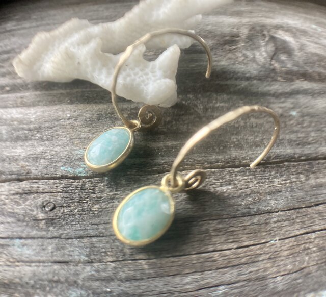 *14kgf*Little Ocean Amazonite Swirl Earrings ☆フレームストーン | iichi 日々の暮らしを心地よくするハンドメイドやアンティークのマーケットプレイス