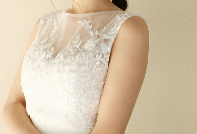 高品質！オフホワイト 繊細レース ウエディングトップス ノースリーブ 結婚式/披露宴 | iichi 日々の暮らしを心地よくするハンドメイドやアンティークのマーケットプレイス