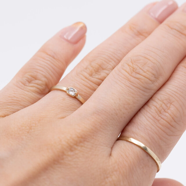 Stella baby oval diamond ring | iichi 日々の暮らしを心地よくするハンドメイドやアンティークのマーケットプレイス