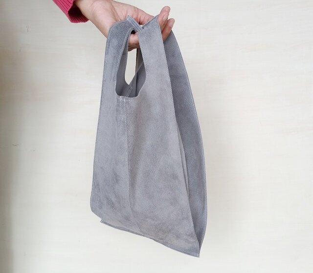 【送料無料 お試し価格】ちょっと贅沢なサブバッグ ピッグスエード 3p (M) グレー | iichi 日々の暮らしを心地よくするハンドメイドやアンティークのマーケットプレイス