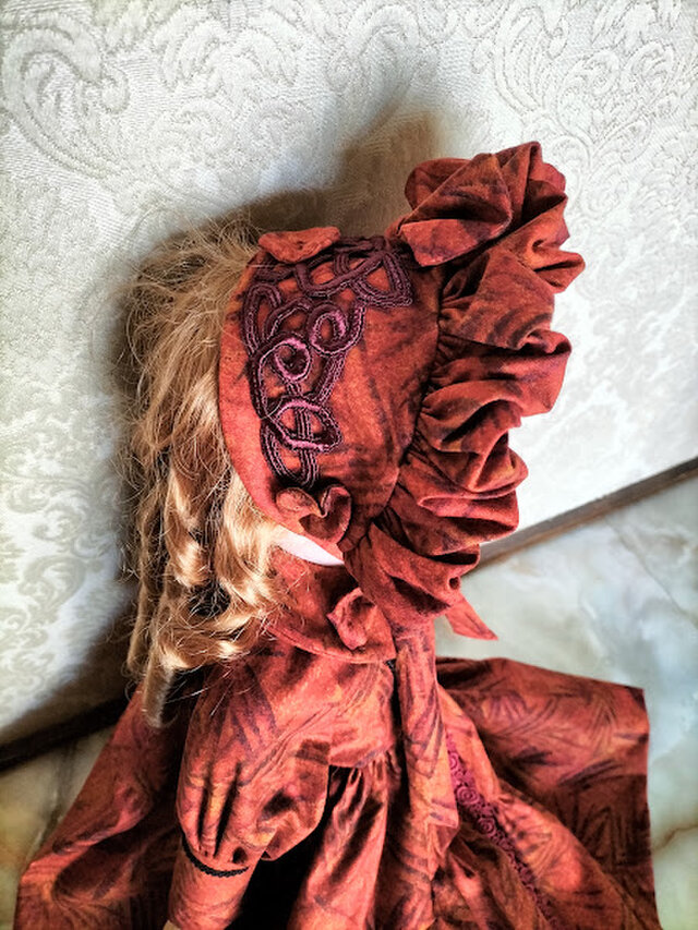 ドール背丈65～68cm用 レンガ色ドレスとボネ | iichi 日々の暮らしを心地よくするハンドメイドやアンティークのマーケットプレイス