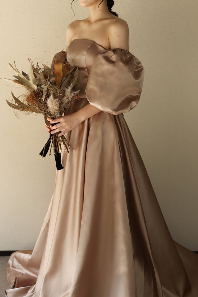 送料無料！高級サテン カーキ色 ショルダーの付け袖 パフスリーブ オーダー可能 二の腕を隠せるお袖 取り外し袖 花嫁/拳式 | iichi 日々の暮らしを心地よくするハンドメイドやアンティーク ...