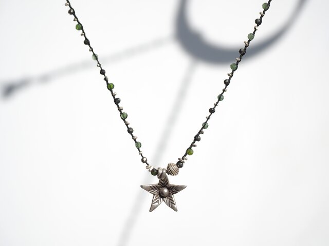 -green Tourmaline・Pyrite- braid pendant | iichi 日々の暮らしを心地よくするハンドメイドやアンティークのマーケットプレイス