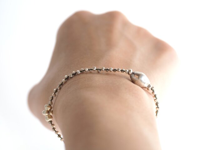 braid bracelet 'silver' | iichi 日々の暮らしを心地よくするハンドメイドやアンティークのマーケットプレイス